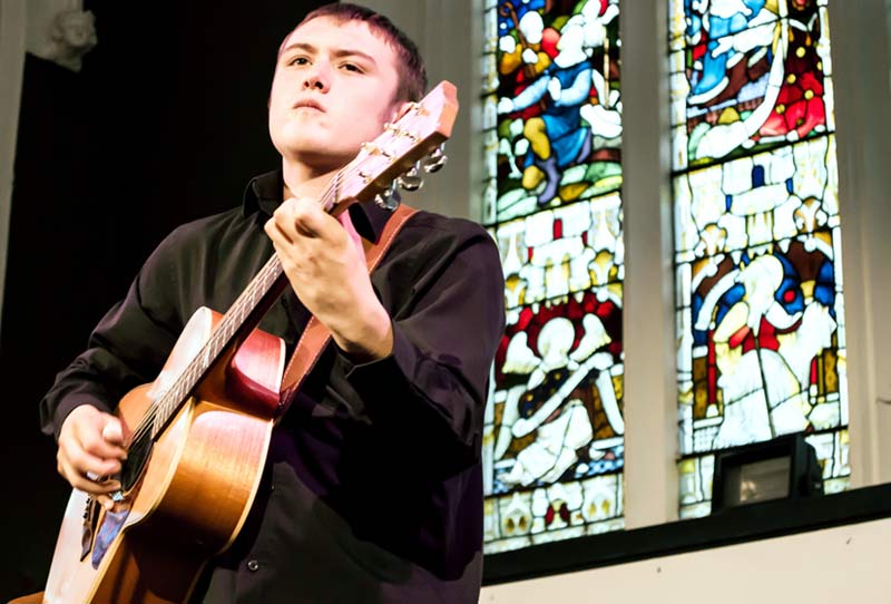 Guitarist Darren | Guitarist Somerset, travels UK | Fingerstyle